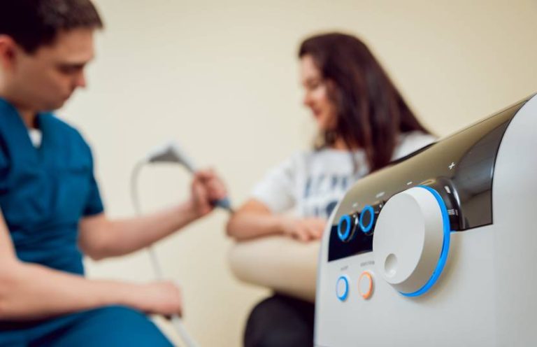 Mengenal Manfaat Terapi Gelombang Kejut RSWT - Lamina Rehab - Klinik ...